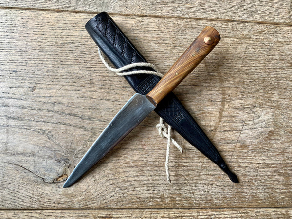Buy accurate medieval swords, daggers and crossbows - Tod's Workshop ...