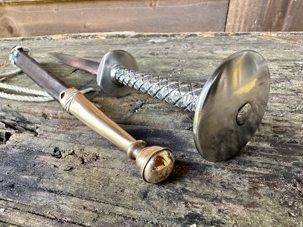 Buy accurate medieval swords, daggers and crossbows - Tod's Workshop ...