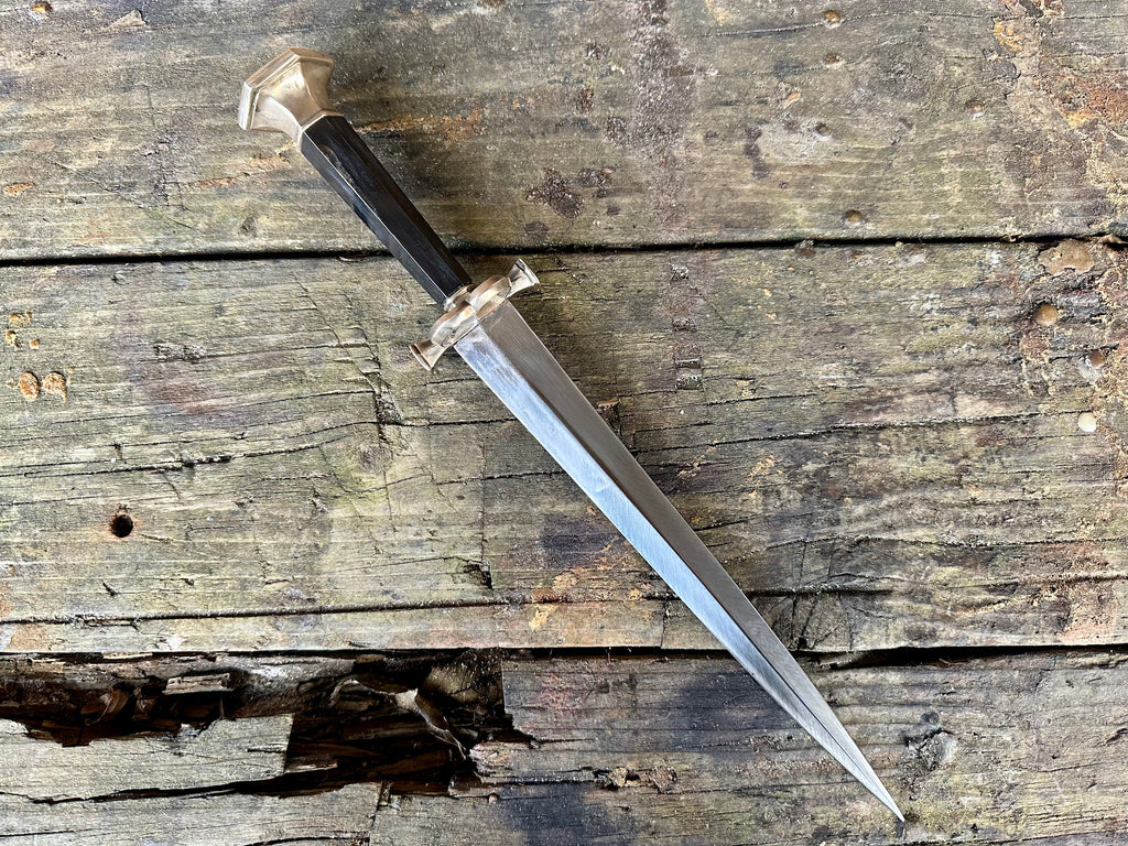 Buy accurate medieval swords, daggers and crossbows - Tod's Workshop ...