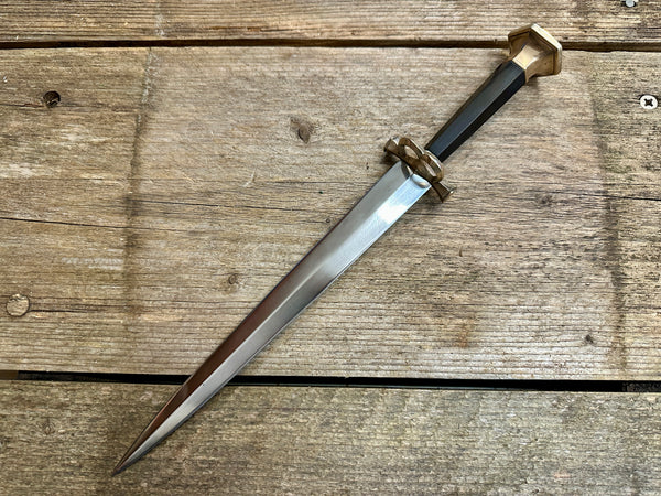 Buy accurate medieval swords, daggers and crossbows - Tod's Workshop ...