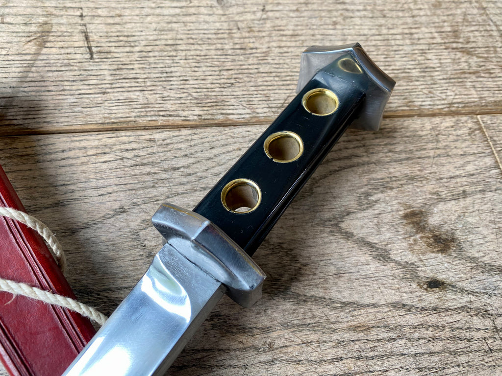 Buy accurate medieval swords, daggers and crossbows - Tod's Workshop ...